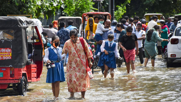 Normal life affected as heavy rain lashes Erode - Oneindia News