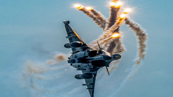 Stunning images of Rafale jet carrying Scalp stealth cruise missile ...