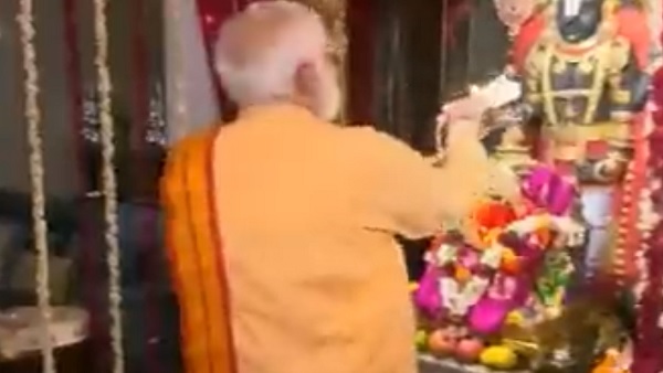 Watch: PM Modi performs 'aarti' at Piyush Goyal's residence on Ganesh ...