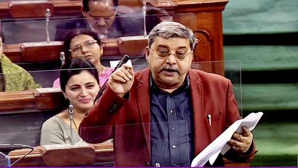 TMC MP's comments on party slogan stokes controversy - Oneindia News