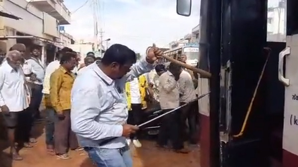 Viral video: 6-feet long Cobra spotted in moving KSRTC bus in Karnataka ...