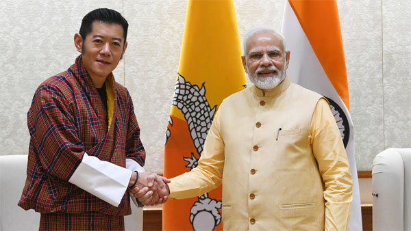 PM Modi meets King of Bhutan; discusses bilateral ties - Oneindia News