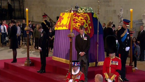 International news brief: Queen Elizabeth's grandchildren hold vigil ...