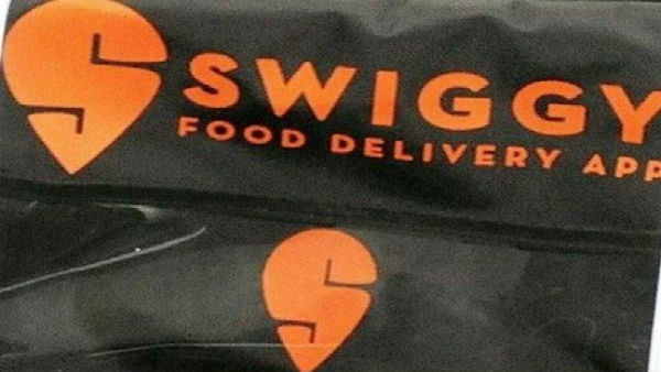 She is a fighter: Woman Swiggy agent delivers food in wheelchair; Viral ...