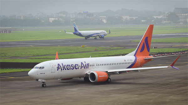 Delhi-bound Akasa flight hit by bird: DGCA - Oneindia News
