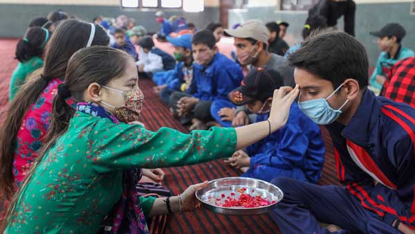 Diwali: Bhai Dooj date, significance & wishes to share - Oneindia News