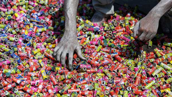 Illegal firecrackers factory seized in Faridabad; Rs 50 lakh seized - Oneindia News