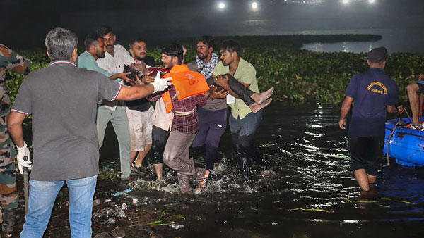 Gujarat bridge collapse: 12 members of BJP MP's family dead - Oneindia News