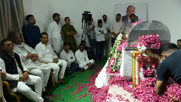 Mulayam Singh Yadav's final rites today; mortal remains kept at Saifai ...