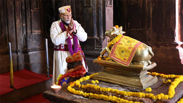 PM Modi keeps his promise to Chamba women; wears hand-made ‘Chola Dora ...