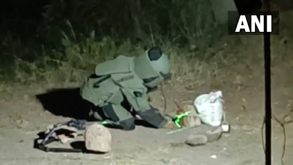 Anti-bomb squad fishes out gelatin sticks from river in Maharashtra ...