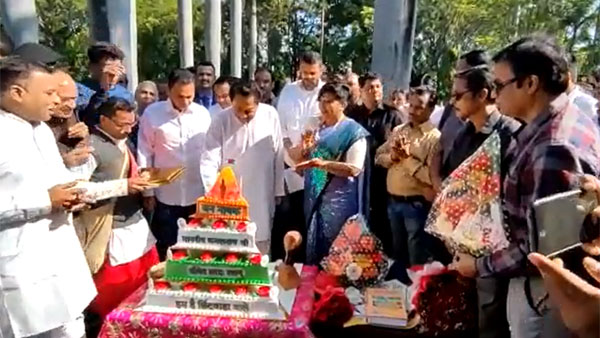 Kamal Nath cuts Temple-shaped cake with Hanuman on it: Gets lambasted ...