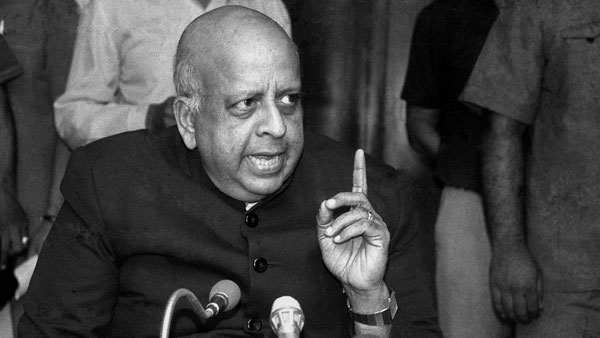 Who was TN Seshan who SC said 'happens once in a while' - Oneindia News