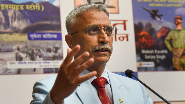 What former Army chief MM Naravane says on the China crisis - Oneindia News