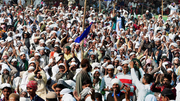 Govt must act in a truly secular spirit - Oneindia News