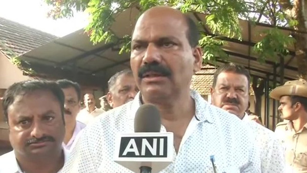 Another Karnataka Congress hurls abuses at Hindus - Oneindia News