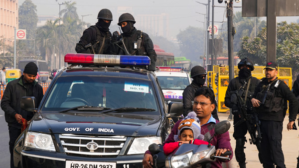 Delhi Police amps up security ahead of Republic Day - Oneindia News