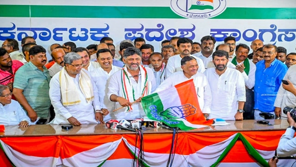 Karnataka elections: Some netas dole out cookers, others leave it to ...