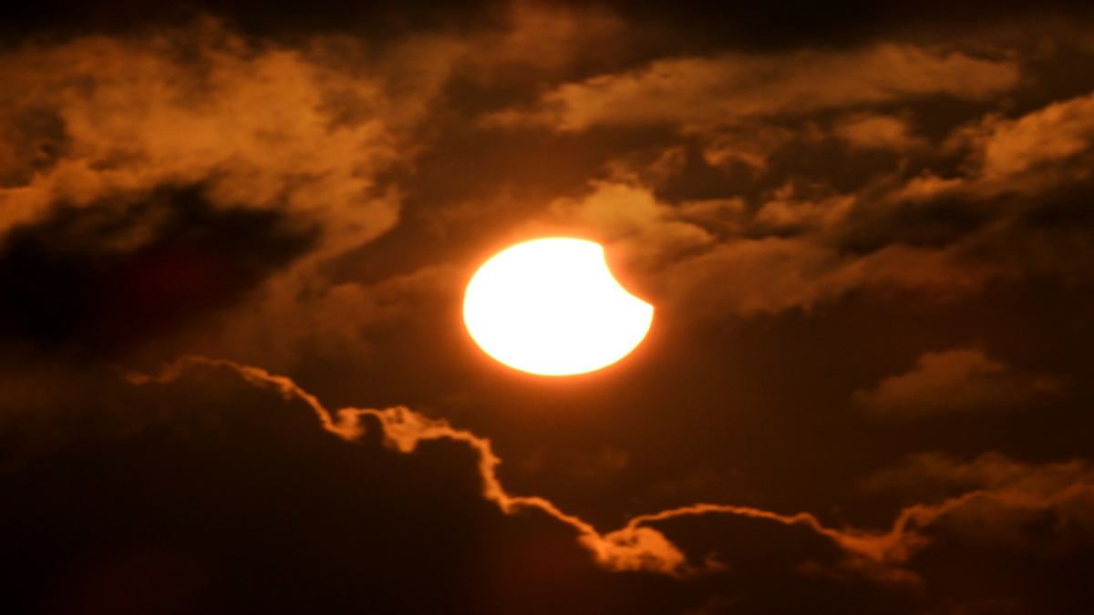 What is a hybrid solar eclipse? When and where to watch it - Oneindia News