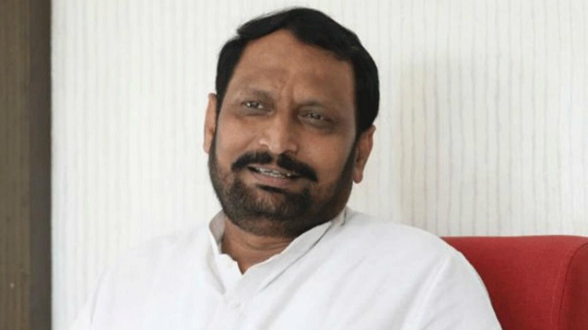 Dissent brews in BJP over Karnataka candidates' list - Oneindia News