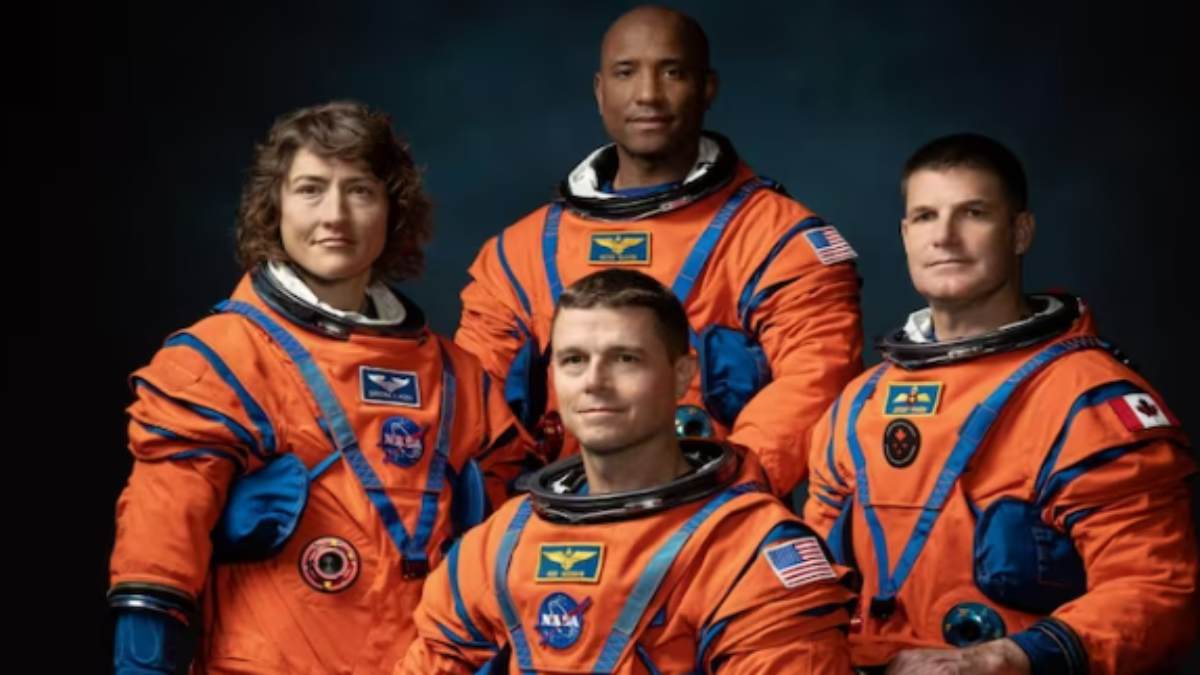 NASA's 1st moon crew in 50 years includes 1 woman, 3 men - Oneindia News