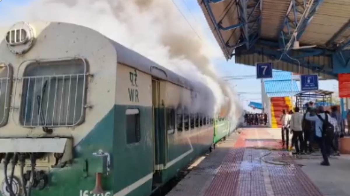 Fire breaks out on local train at Botad Railway Station in Gujarat ...