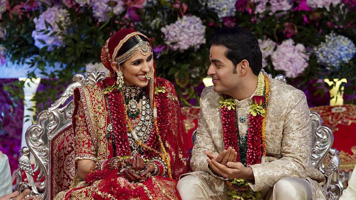 Akash Ambani, Shloka Mehta Blessed With Baby Girl - Oneindia News