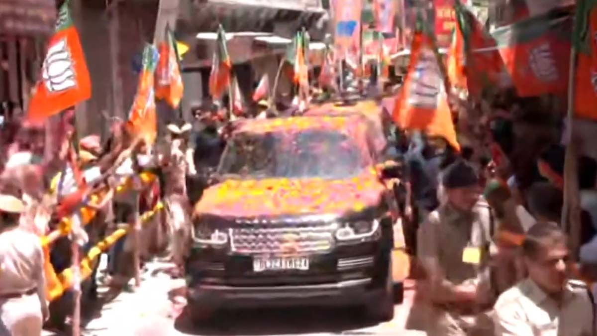 PM Modi holds roadshow in Rajasthan - Oneindia News