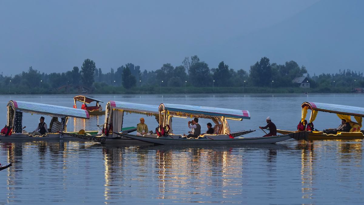 G20 Delegates Enjoy Shikara Ride In Dal Lake - Oneindia News