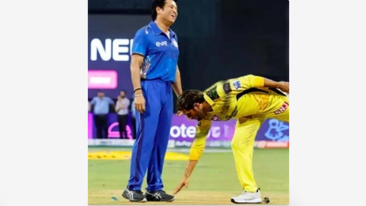 Fact Check Did M S Dhoni Touch Sachin Tendulkars Feet Oneindia News
