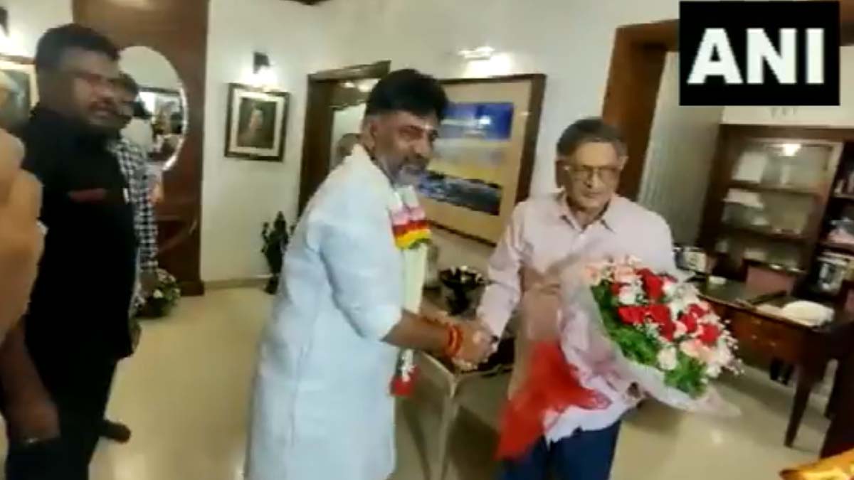 D K Shivakumar Meets Ex-CM and Now BJP Leader S M Krishna, Seeks ...