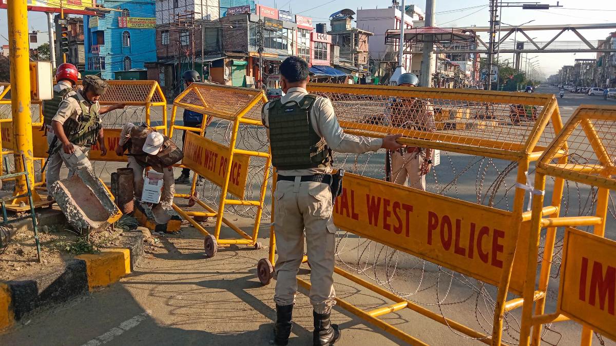 Manipur: Curfew Lifted in 5 Districts, Relaxed For Few Hours In Others - Oneindia News