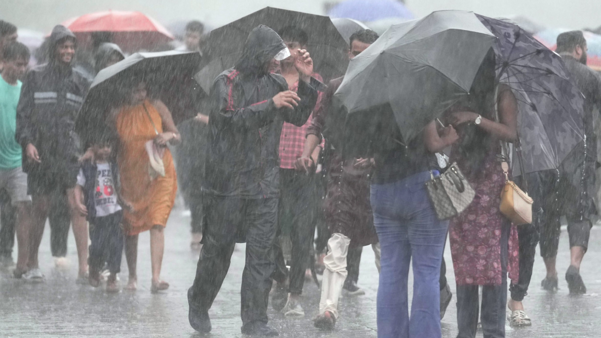 Mumbai Rains: Showers to Continue Today; Road Traffic Hit Due to Waterlogging, Local Trains Slow ...