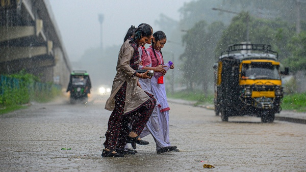 Tamil Nadu Weather Update: These Districts To Get Heavy Rains - Oneindia News