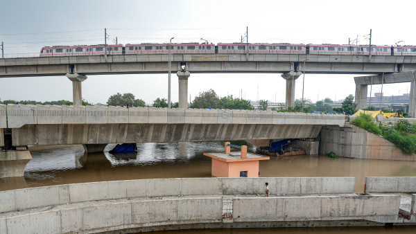 As Yamuna Water Rises, Delhi Metro Slows Down Train Speeds, Shuts Down ...