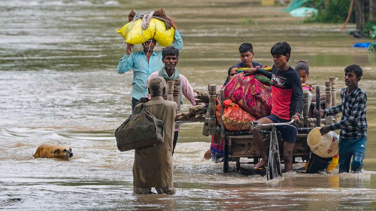 Delhi Secretariat Marooned By Floods As Yamuna Water Level Rises ...