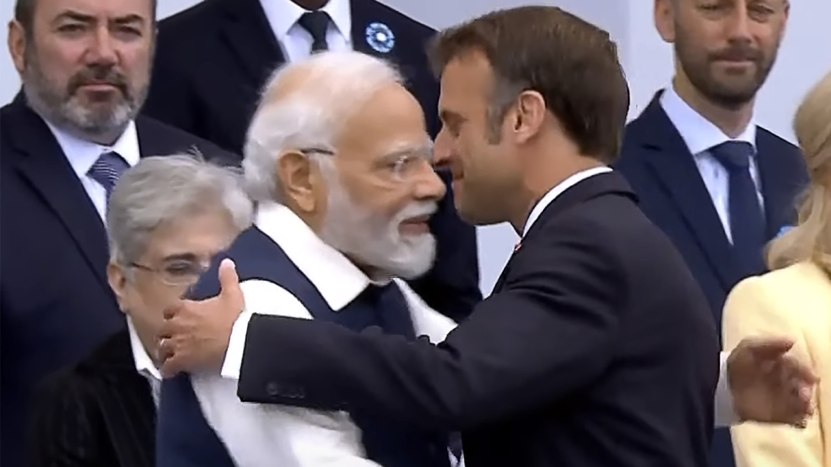 PM Modi, Macron Share Warm Hug, Witness Bastille Day Parade - Oneindia News