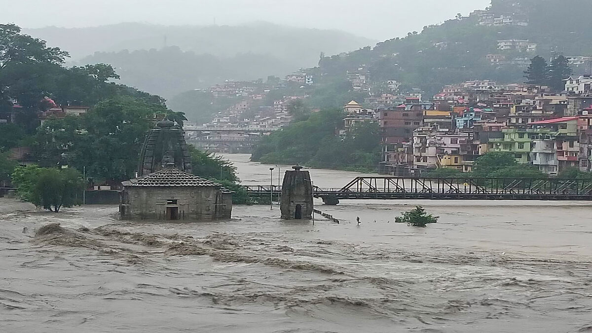 Himachal Pradesh Floods: Dramatic Visuals Of Monsoon Fury Caught On Camera - Oneindia News