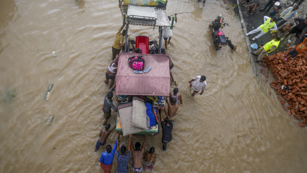 Delhi Flood: River Yamuna Breaks All-time Record; Kejriwal Calls Emergency Meet - Oneindia News