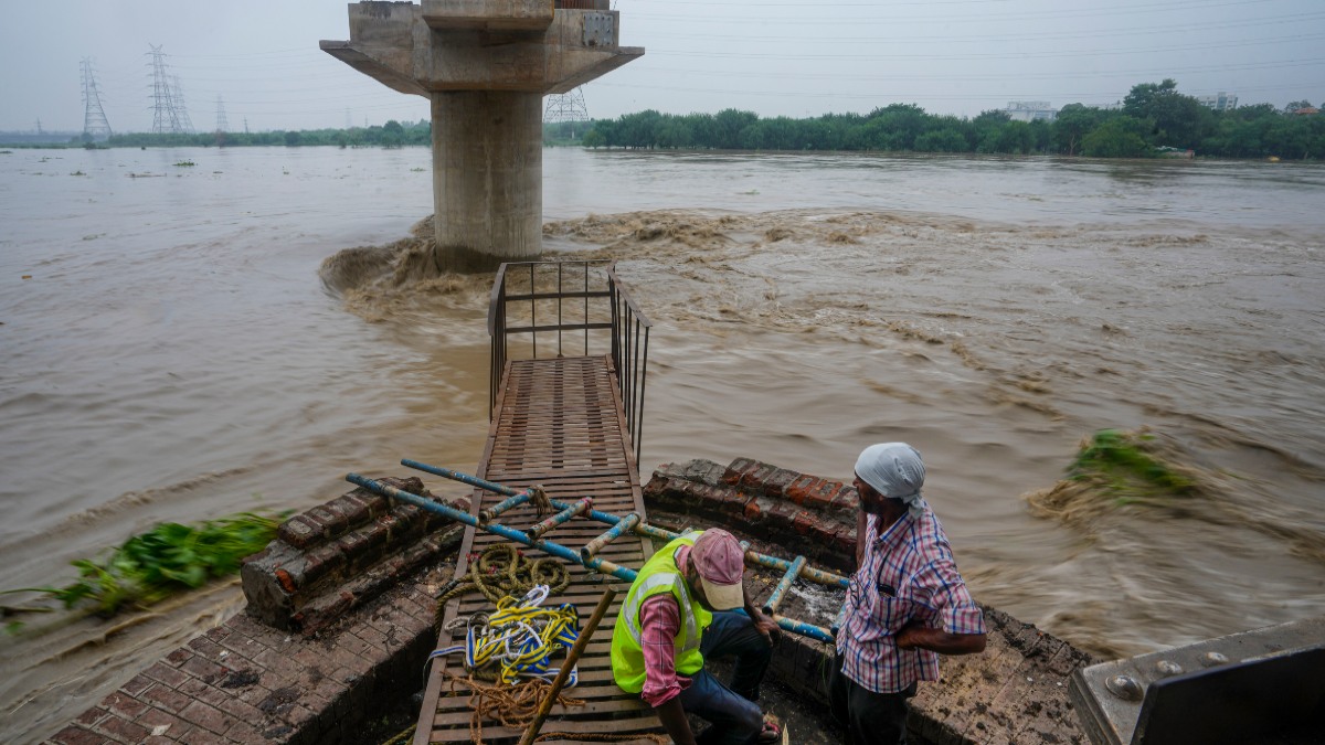 Flood Fear In Delhi As Water Level Rises In Yamuna, More Rains In Store ...