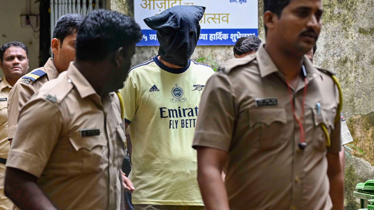 Know About The 3 Passengers Shot Dead By A Railway Cop - Oneindia News