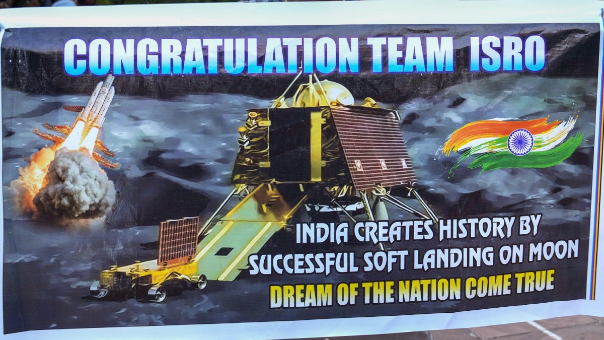 Chandrayaan-3 Success: From Shah Rukh Khan To Mohanlal, How Celebs ...