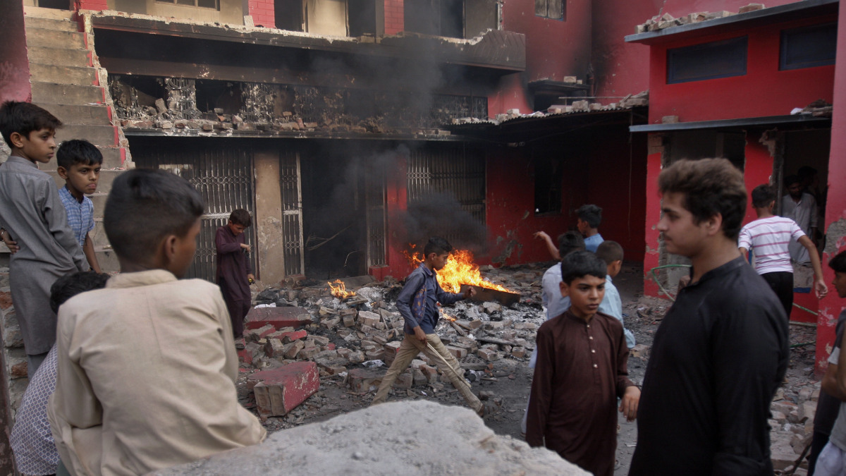 Pakistan Church Attack: Over 100 Arrested, Probe Ordered - Oneindia News