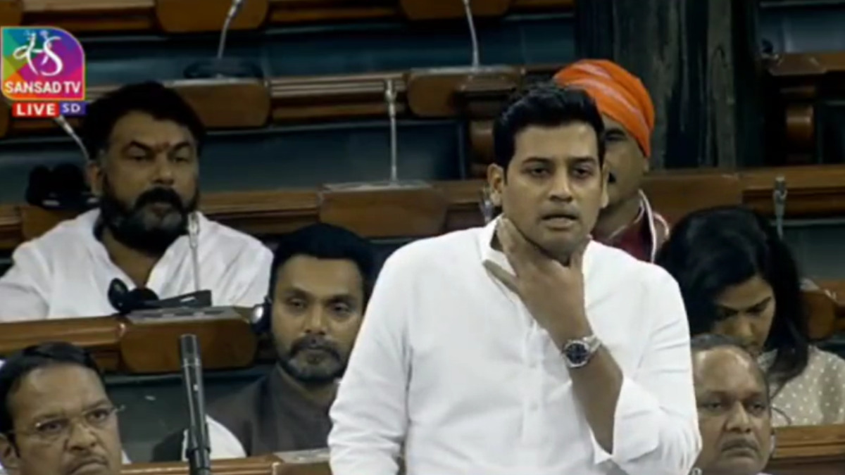 Shiv Sena MP Shrikant Shinde Recites Hanuman Chalisa In Lok Sabha ...