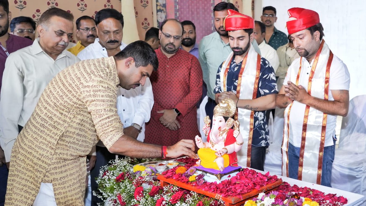 The First-Ever 'Ganpati Bappa Morya' Chants in Kashmir - Oneindia News