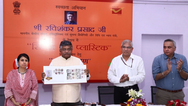 Indian Railways' Swachhata Hi Sewa Campaign Sees Massive Participation ...