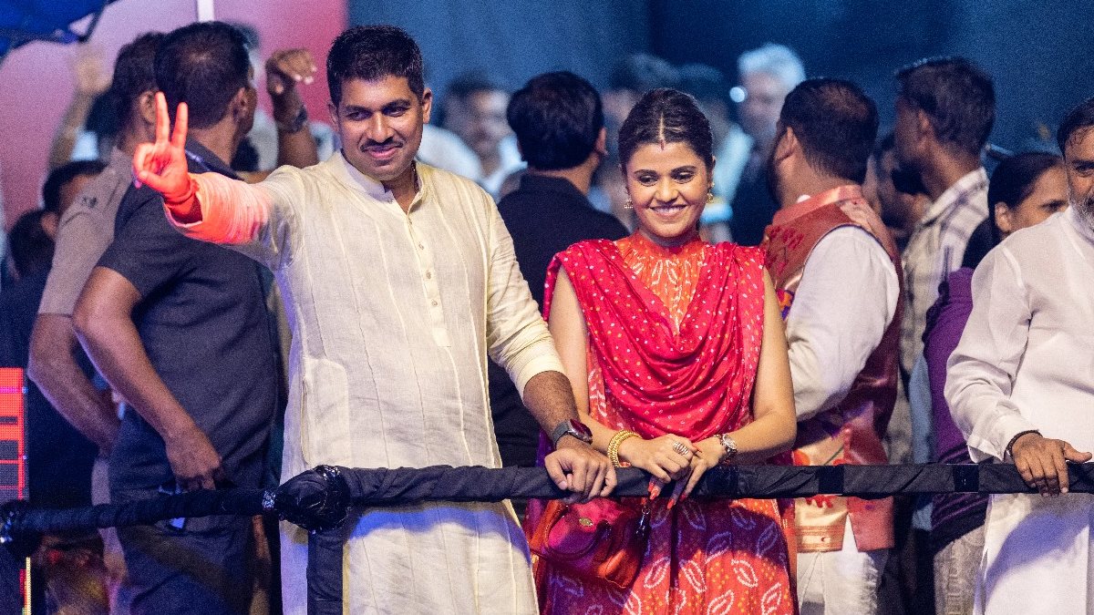 Punit Balan's Dahi Handi draws attention of Pune - Oneindia News