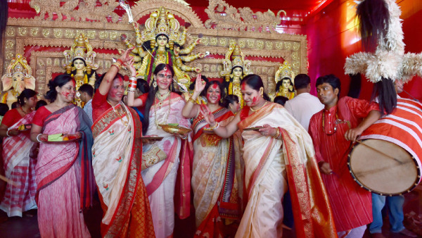 Top 5 Reasons Why You Must Visit Kolkata During Durga Puja - Oneindia News