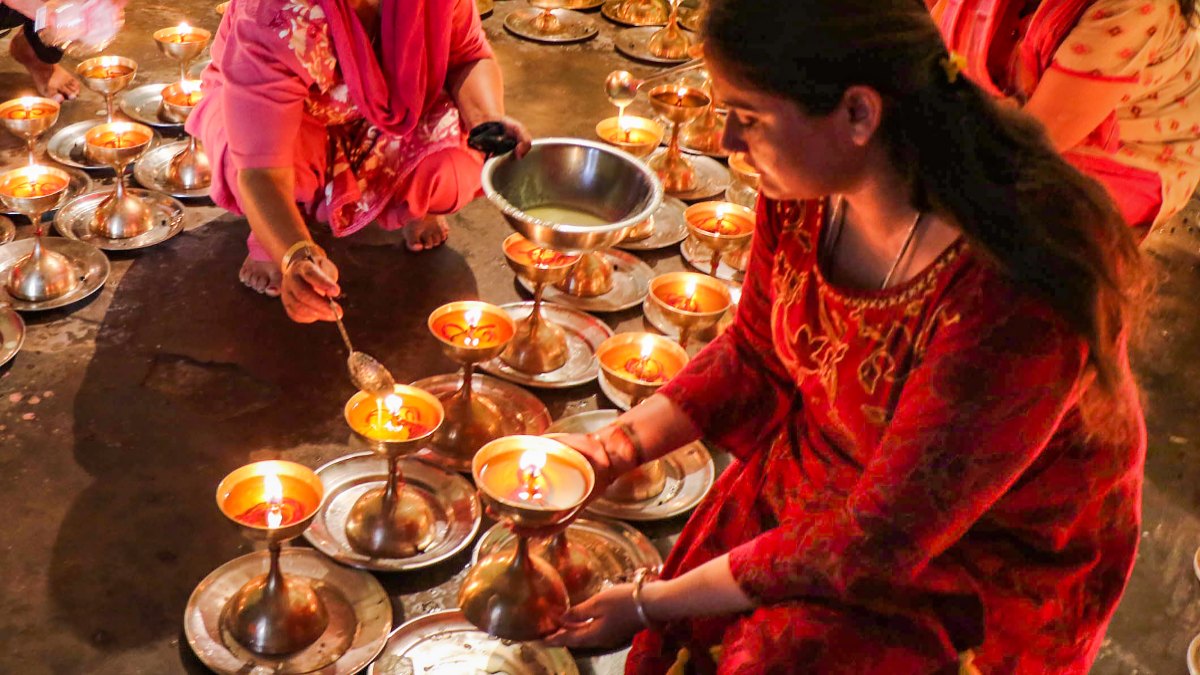 Navratri Akhand Jyoti: Which Way To Light Akhand Jyoti For Prosperity ...