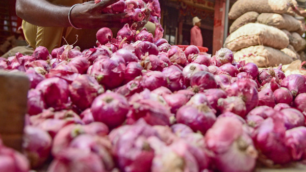Onion Prices In Bengaluru Soar To Rs 65/Kg, Adds To Residents Woes - Oneindia News